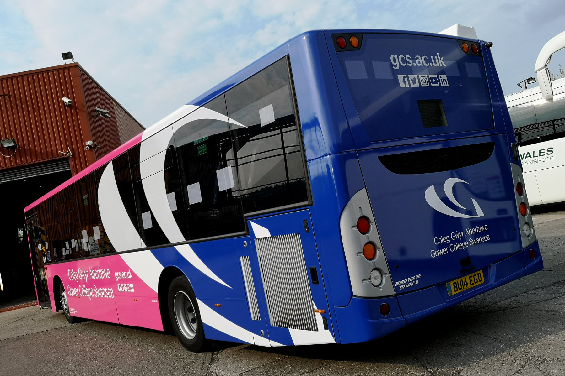 Lorry & Bus Graphics | Signs Express